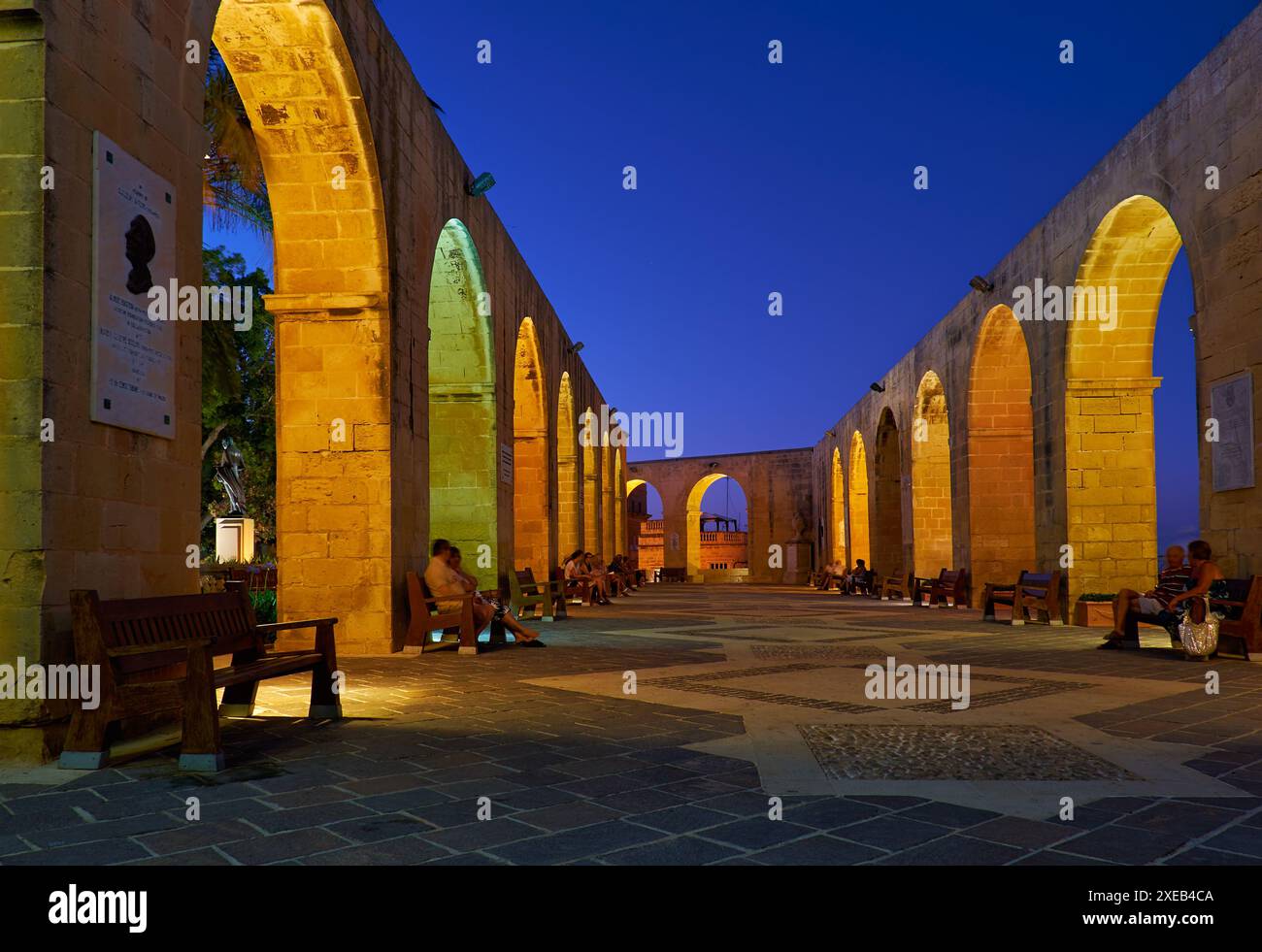 The night view of the Upper Barrakka Garden's terraced arches in ...