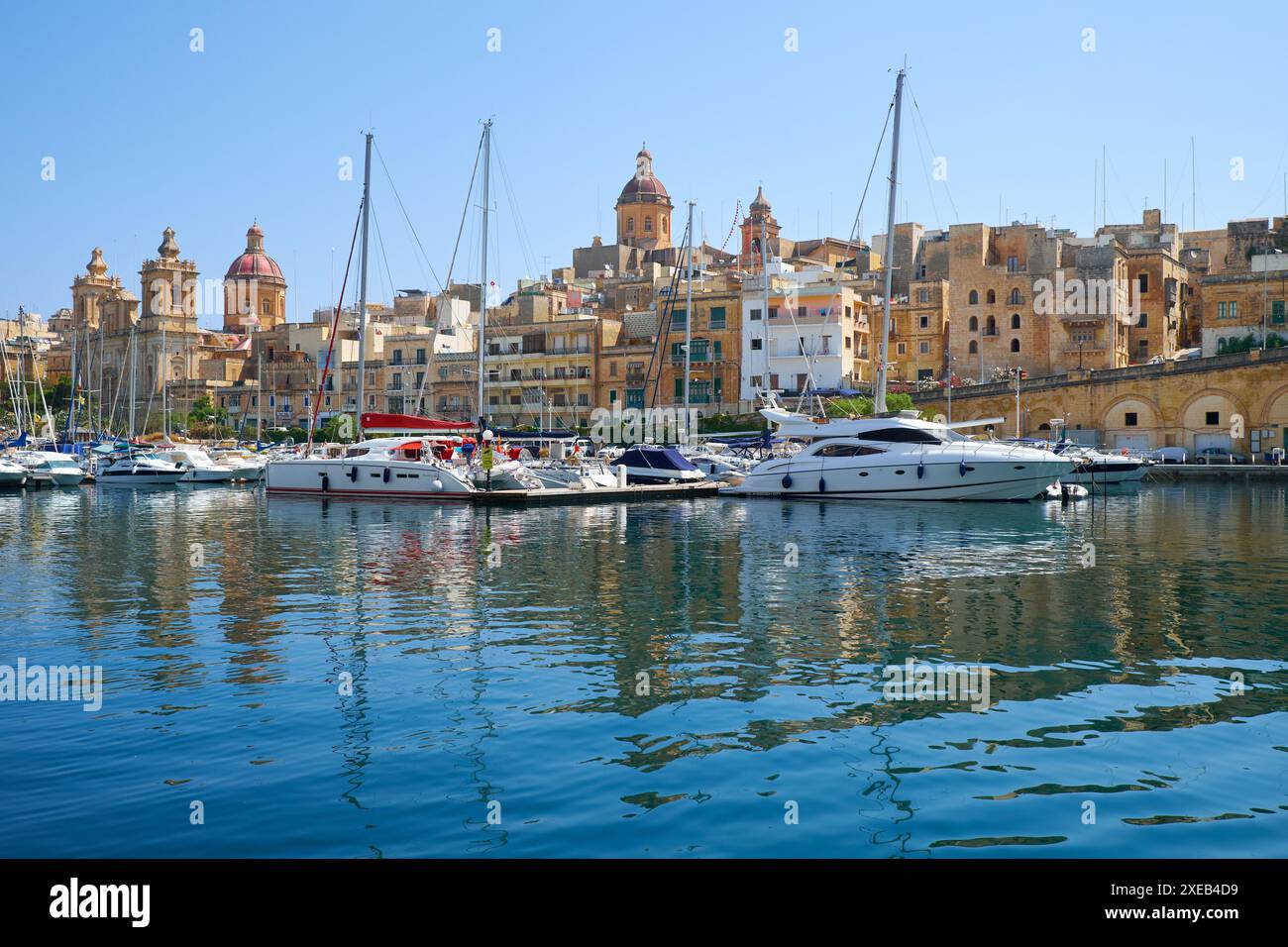 The view of Birgu (Vittoriosa) city across the Dockyard creek. Malta ...