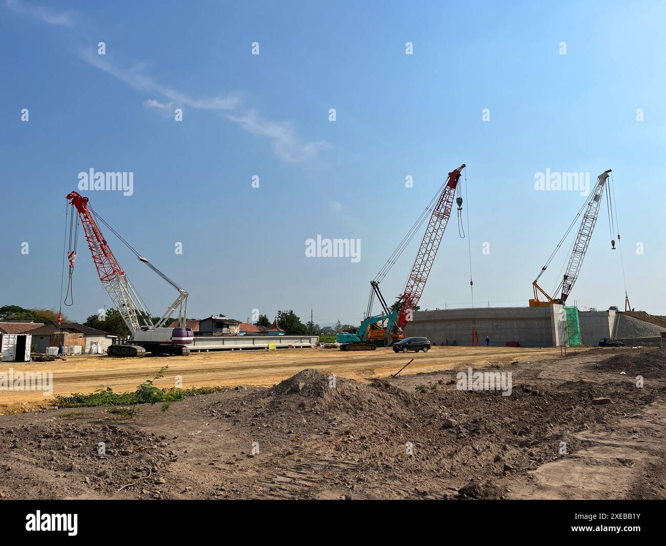 crawler crane. diesel electric yellow crawler crane at Large ...