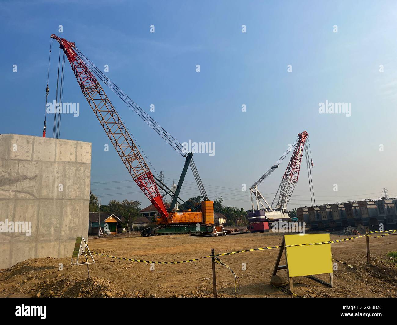 crawler crane. diesel electric yellow crawler crane at Large ...