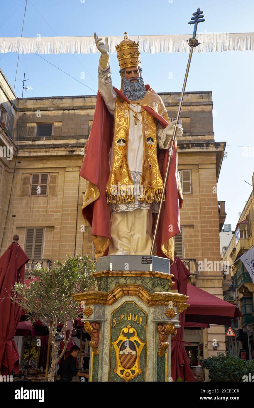 Pius v statue hi-res stock photography and images - Alamy