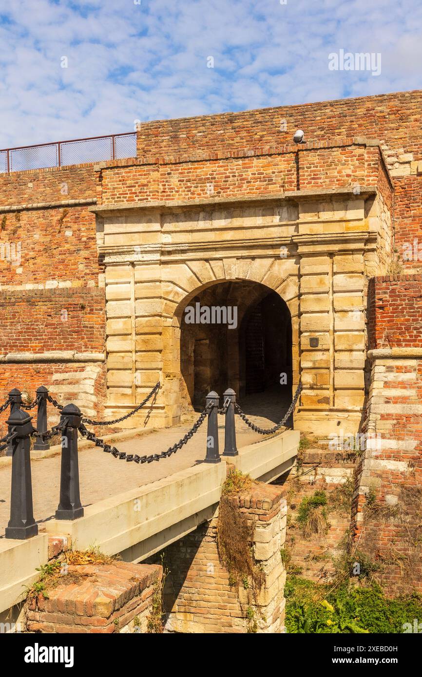 Stone arch gate to Kalemegdan, Belgrade, Serbia Stock Photo - Alamy
