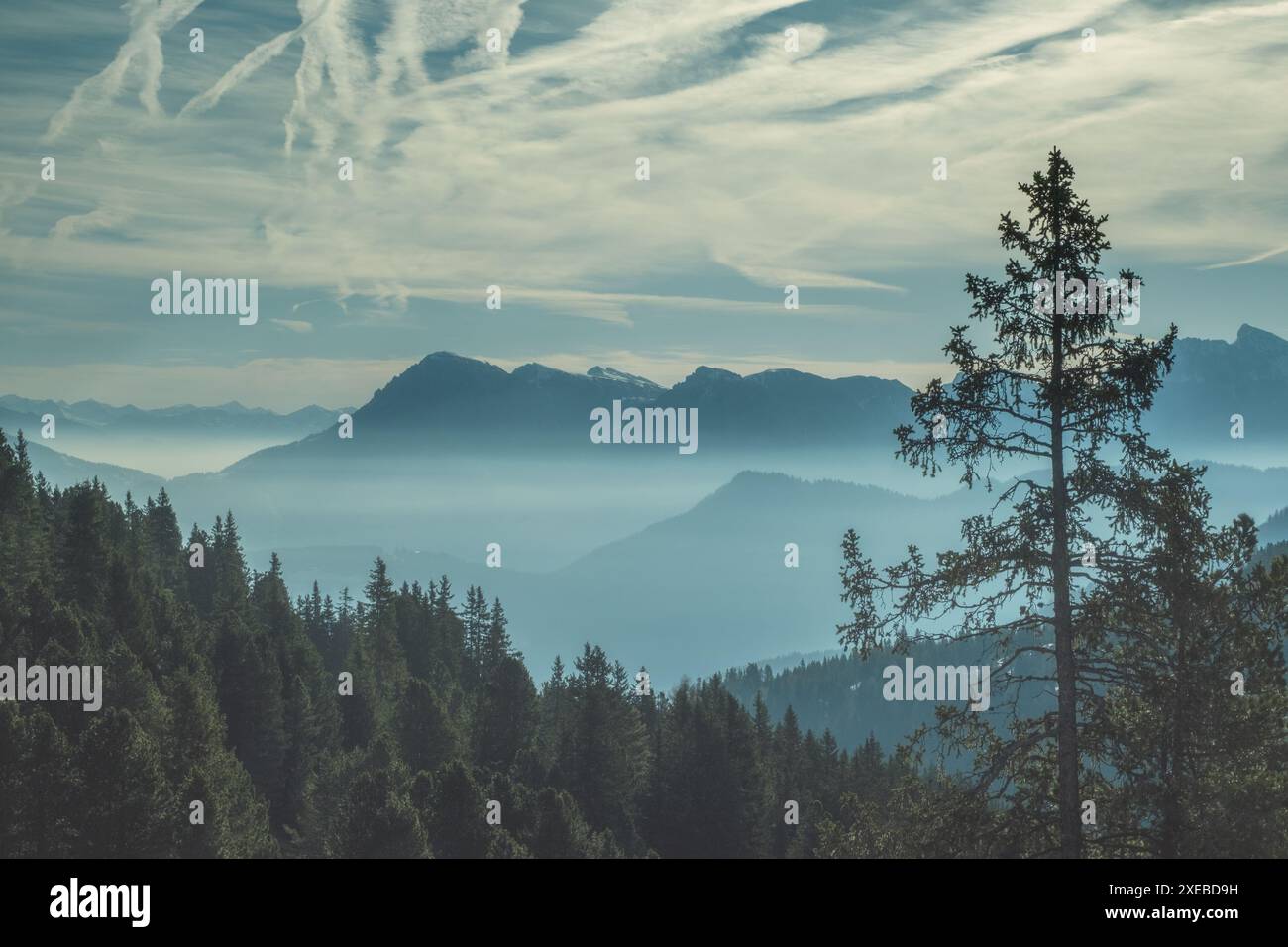 Tourism mountains and mist hi-res stock photography and images - Alamy