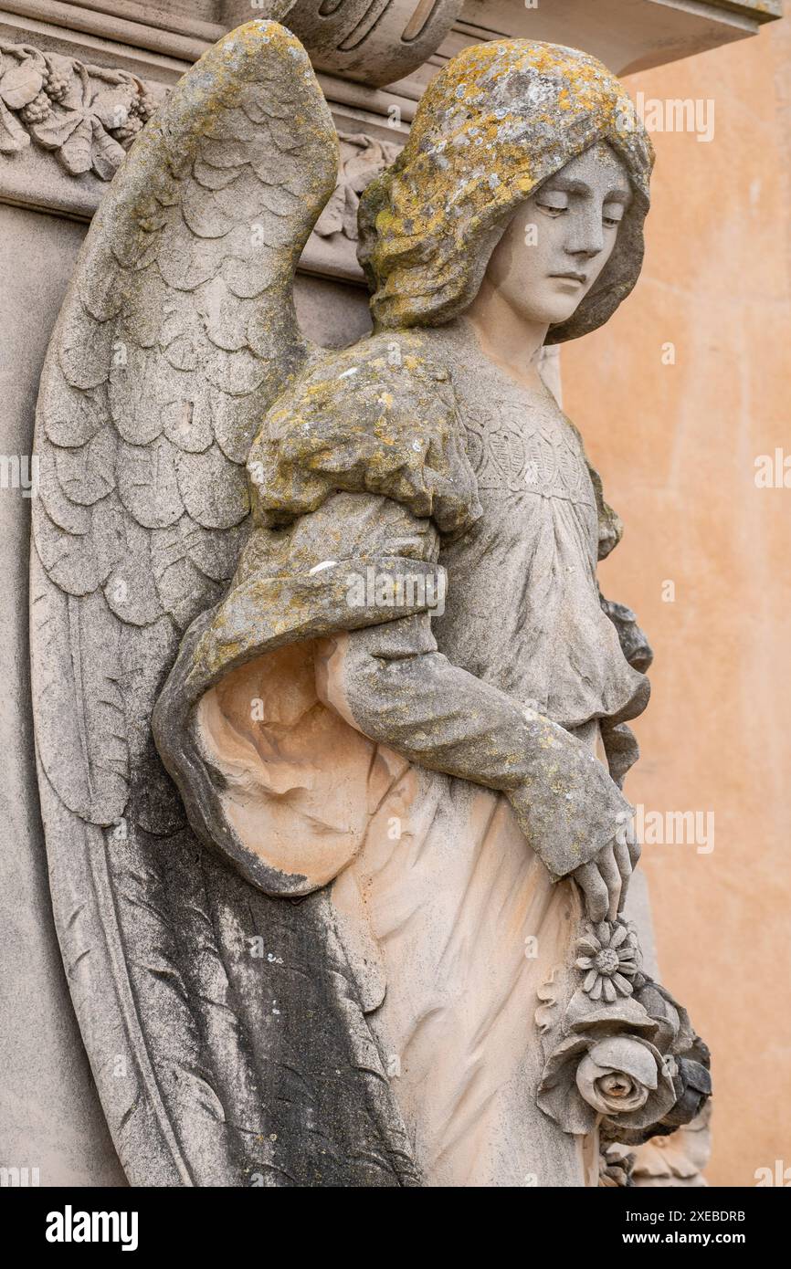 Angel gravestone hi-res stock photography and images - Alamy