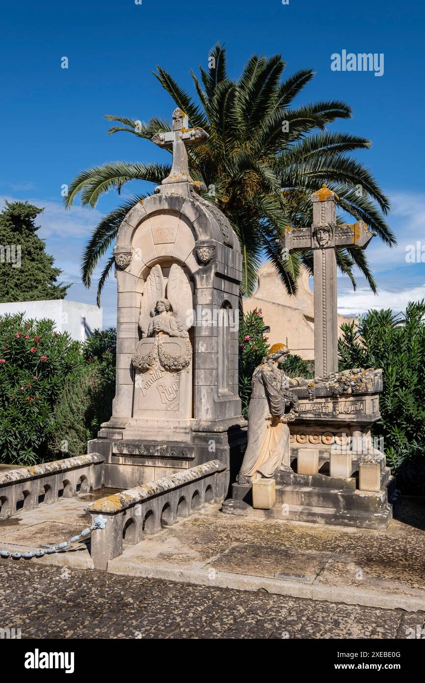 Tomb customs hi-res stock photography and images - Alamy