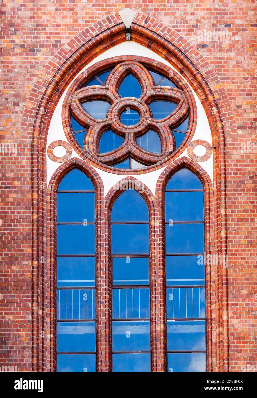 Mullion window hi-res stock photography and images - Alamy