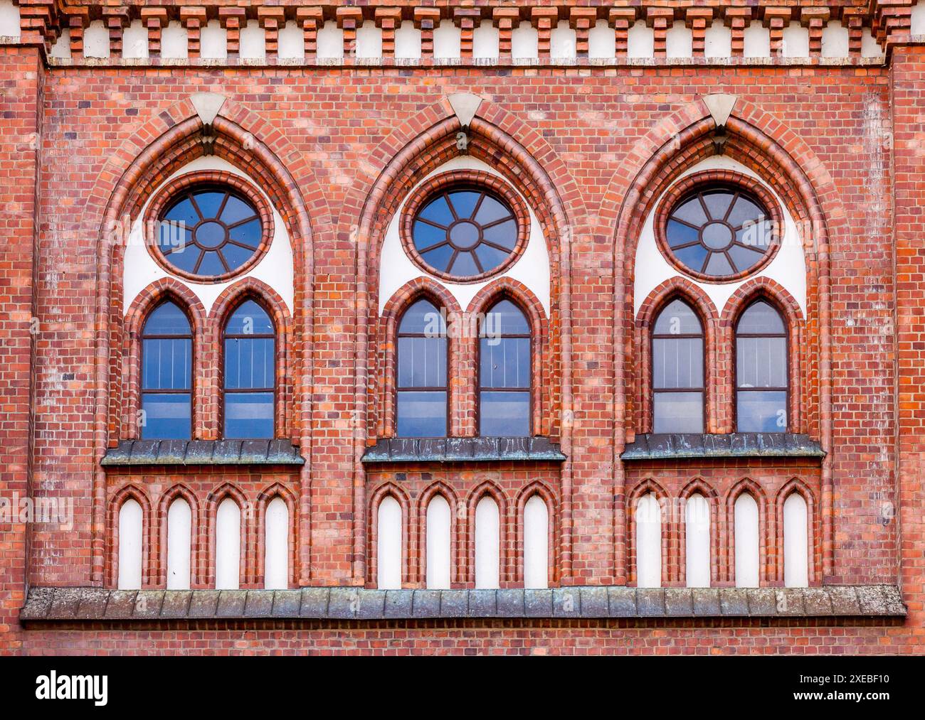 Three lancet windows hi-res stock photography and images - Alamy
