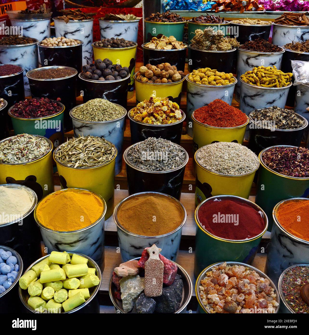 arabian spice and herb street market stall Stock Photo - Alamy