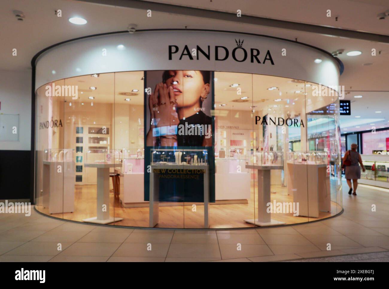Pandora center store