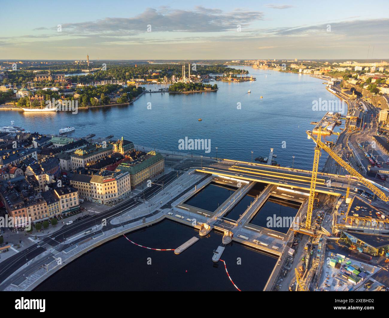 Old lock construction hi-res stock photography and images - Alamy