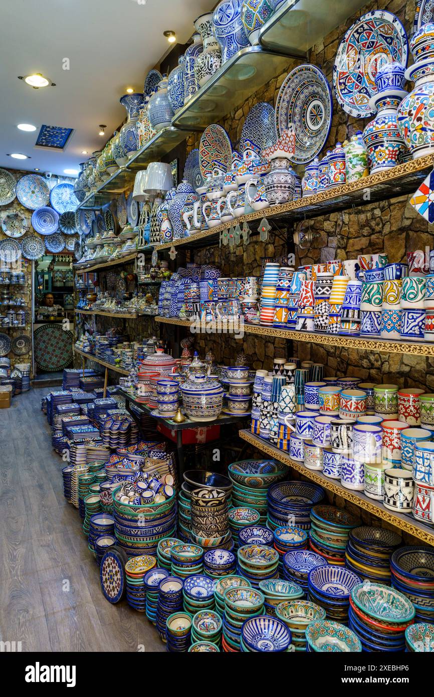 Ceramic shop hi-res stock photography and images - Alamy