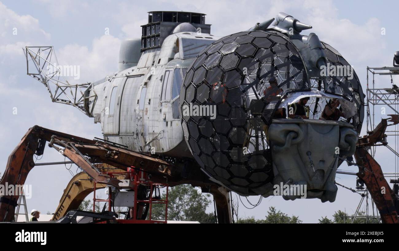 The new fire-belching dragonfly installation which has replaced the ...