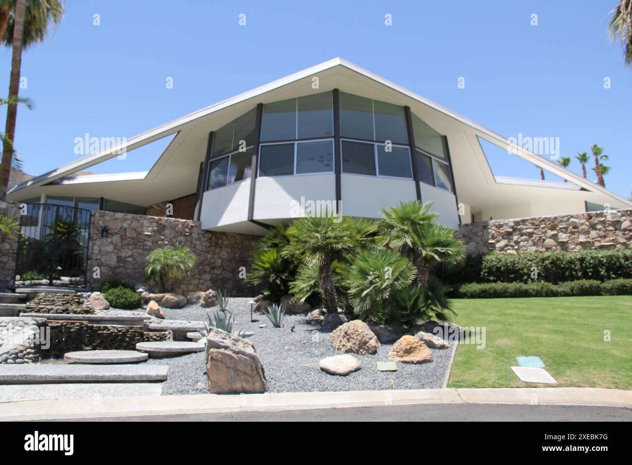 Elvis Presley Honeymoon Hideaway Mid Century Modern House By William ...