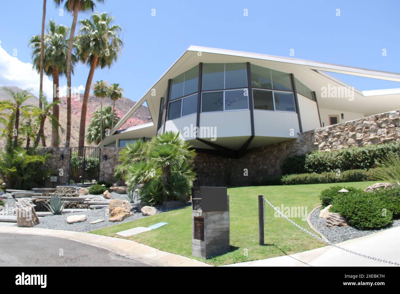 Elvis Presley Honeymoon Hideaway Mid Century Modern House By William ...