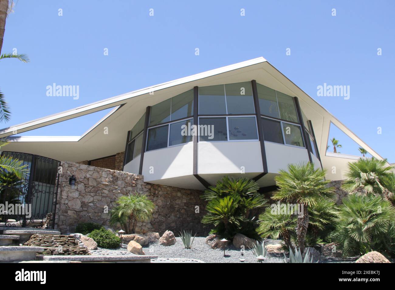 Elvis Presley Honeymoon Hideaway Mid Century Modern House By William ...