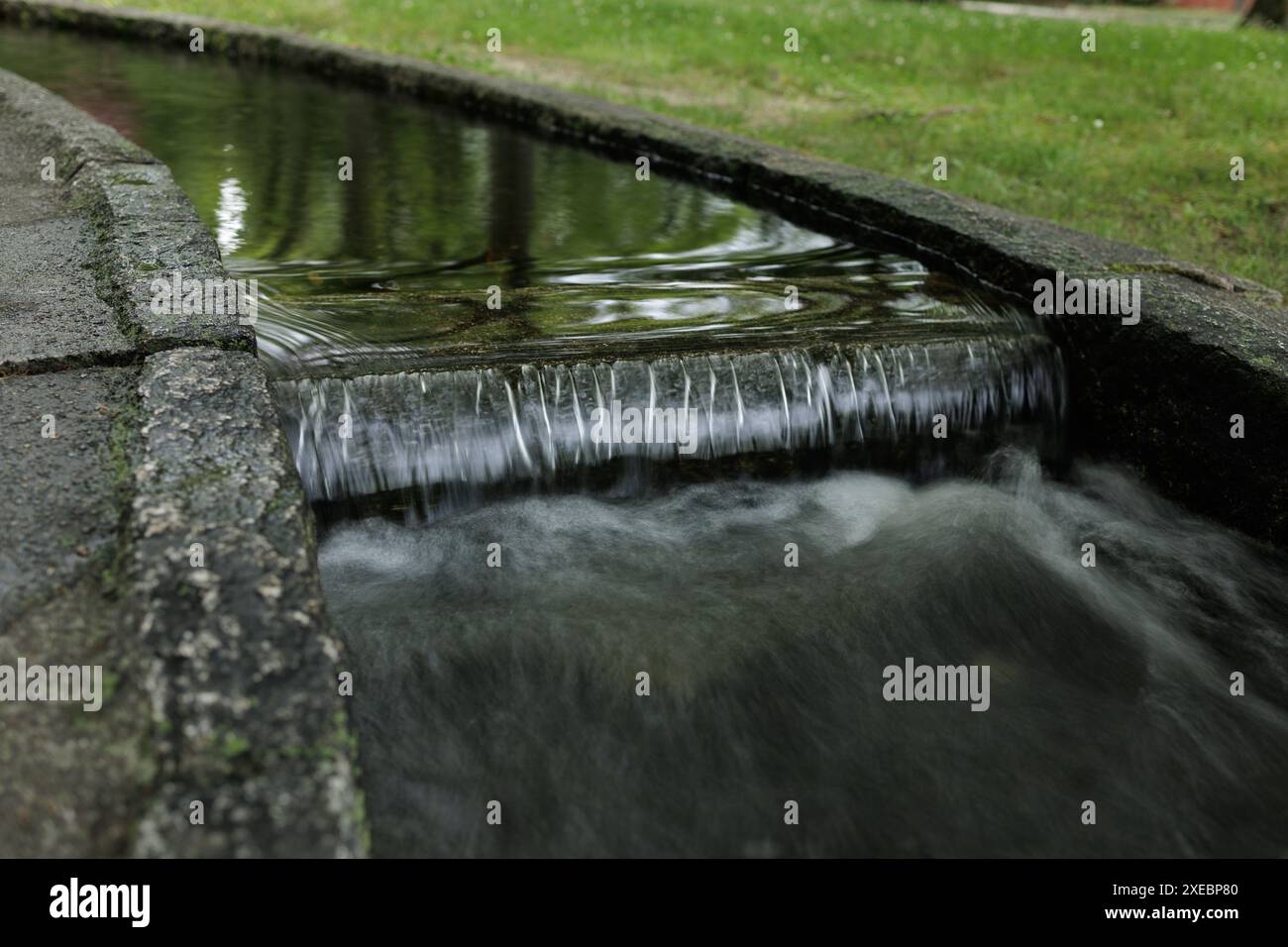 Water flows through glass close hi-res stock photography and images - Alamy