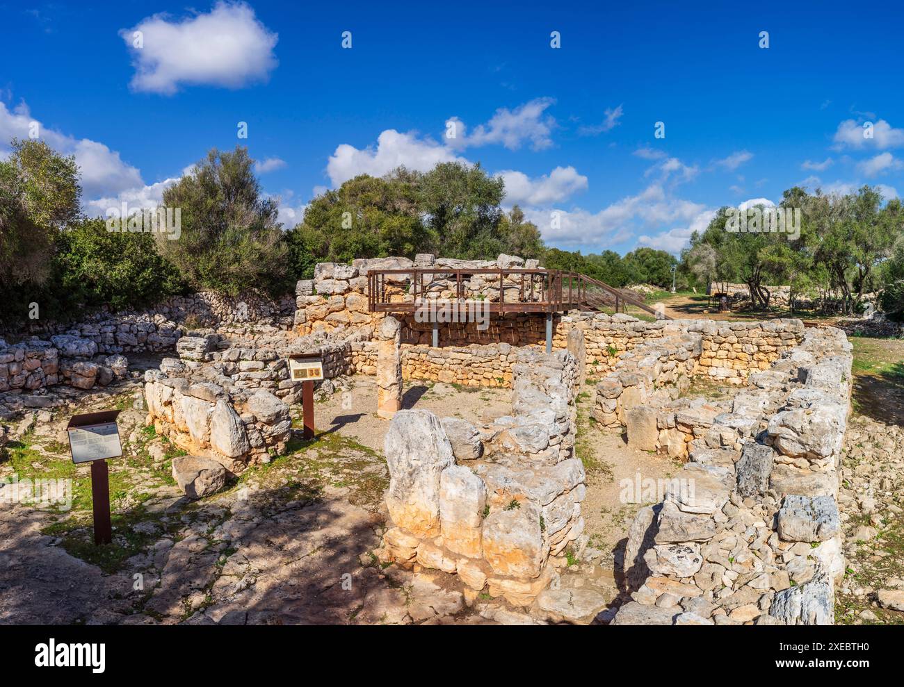 Talaiot and the semi-detached rooms from the talaiotic era (Iron Age ...