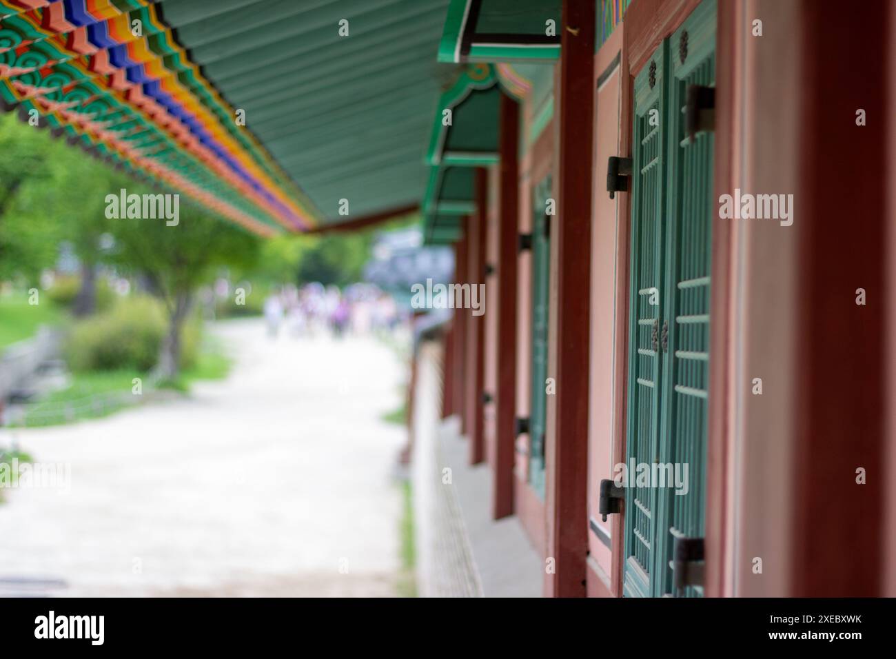 Intricate designs adorn walls of Seoul's Gyeongbokgung Palace ...