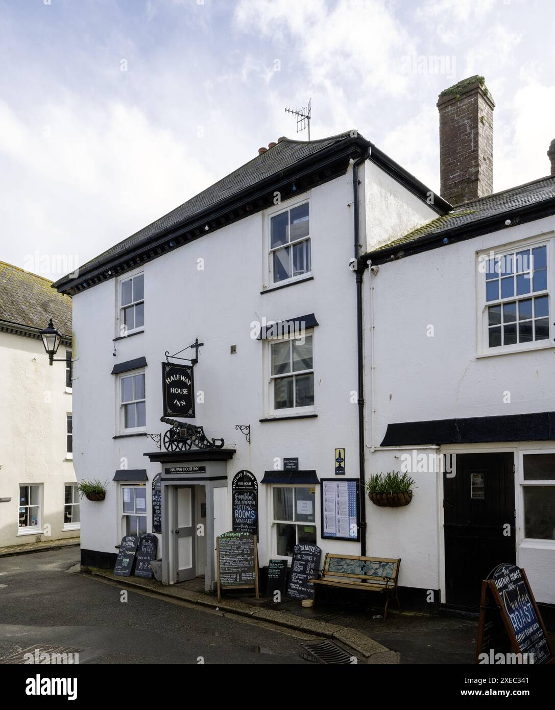 Halfway House Inn - public house - Fore Street, Kingsand, Torpoint ...