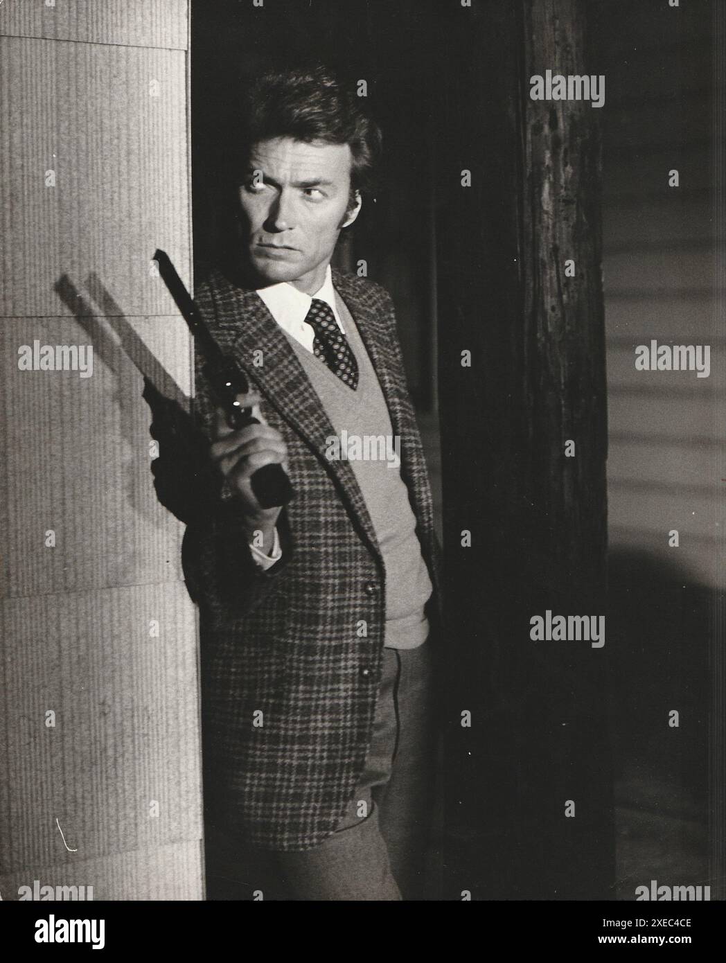 Dirty Harry (Warner Bros., 1971). Clint Eastwood Stock Photo - Alamy