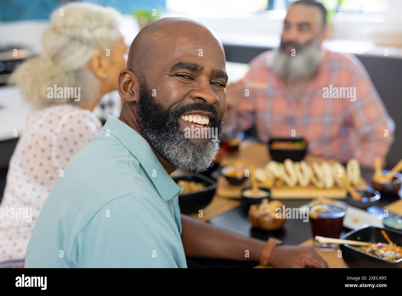 Group people having dinner table hi-res stock photography and images ...