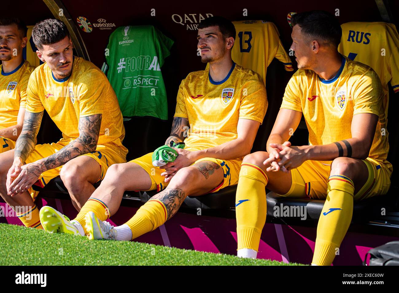 Mihai Valentin Mihaila (Rumaenien, #13), Adrian Rus (Rumaenien, #04) auf der Bank GER, Slovakia ...