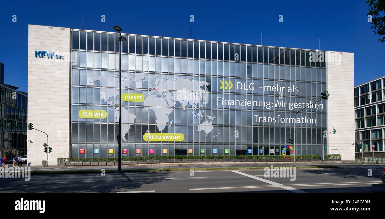 Banking in 2024 hi-res stock photography and images - Alamy