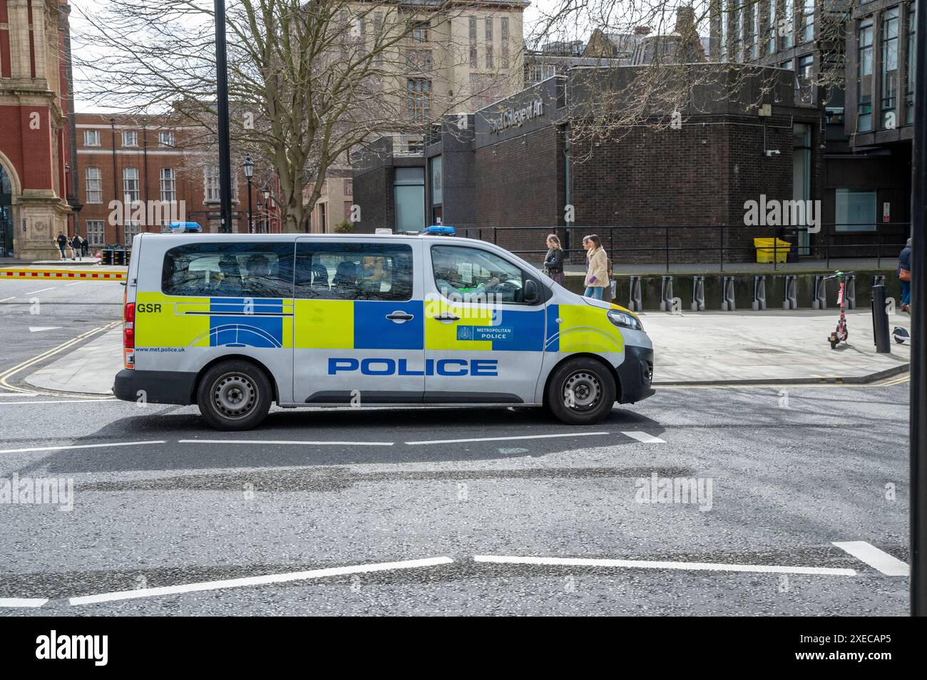 Metropolitan police london logo hi-res stock photography and images - Alamy