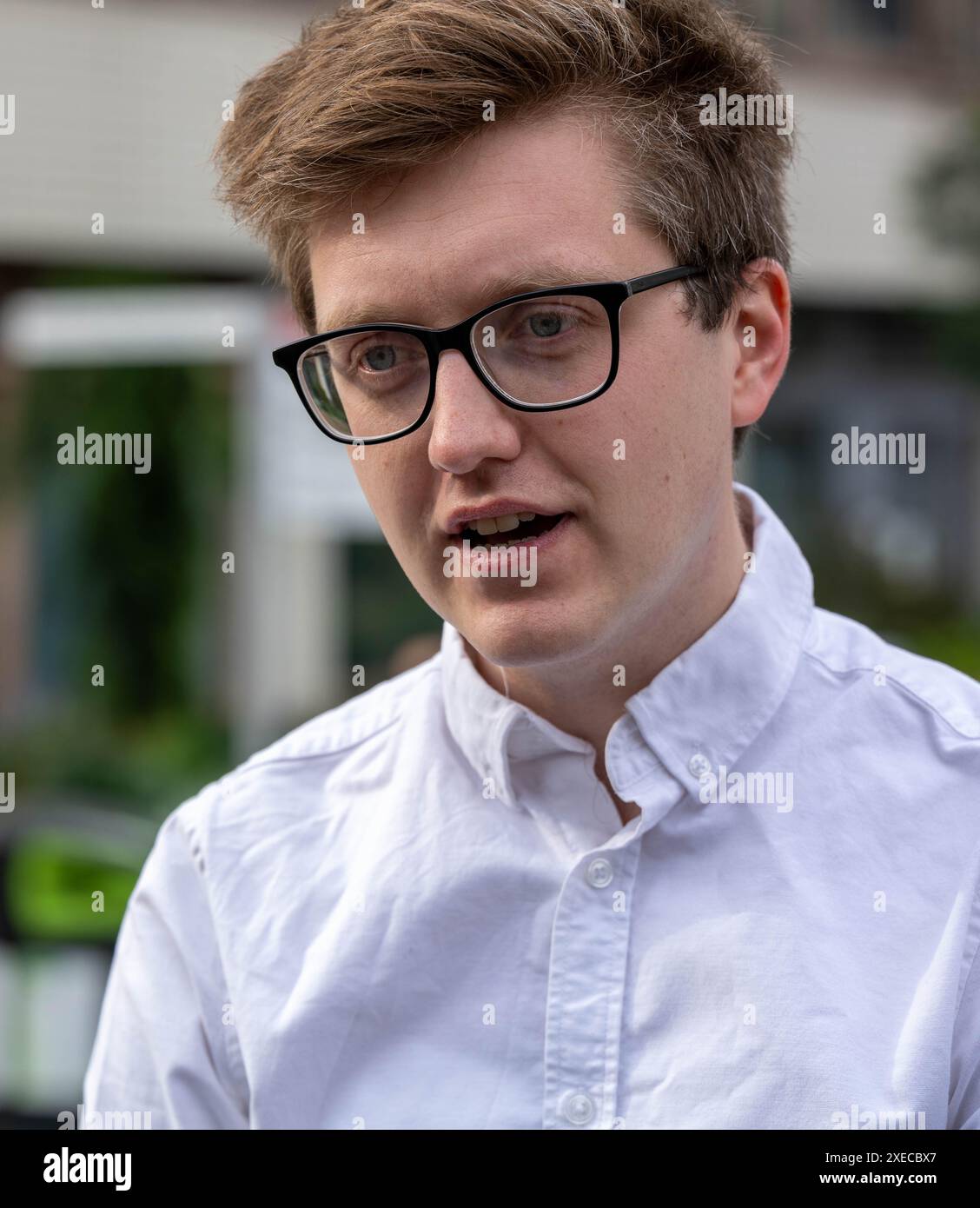 London, UK. 27th June, 2024. BMA Junior Doctors strike; picket outside St Thomas hospital London ...