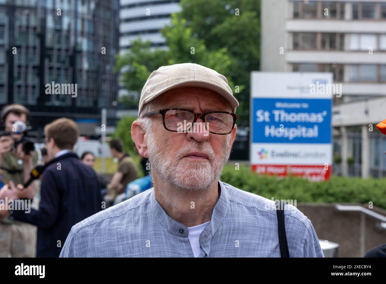London, UK. 27th June, 2024. BMA Junior Doctors strike; picket outside ...
