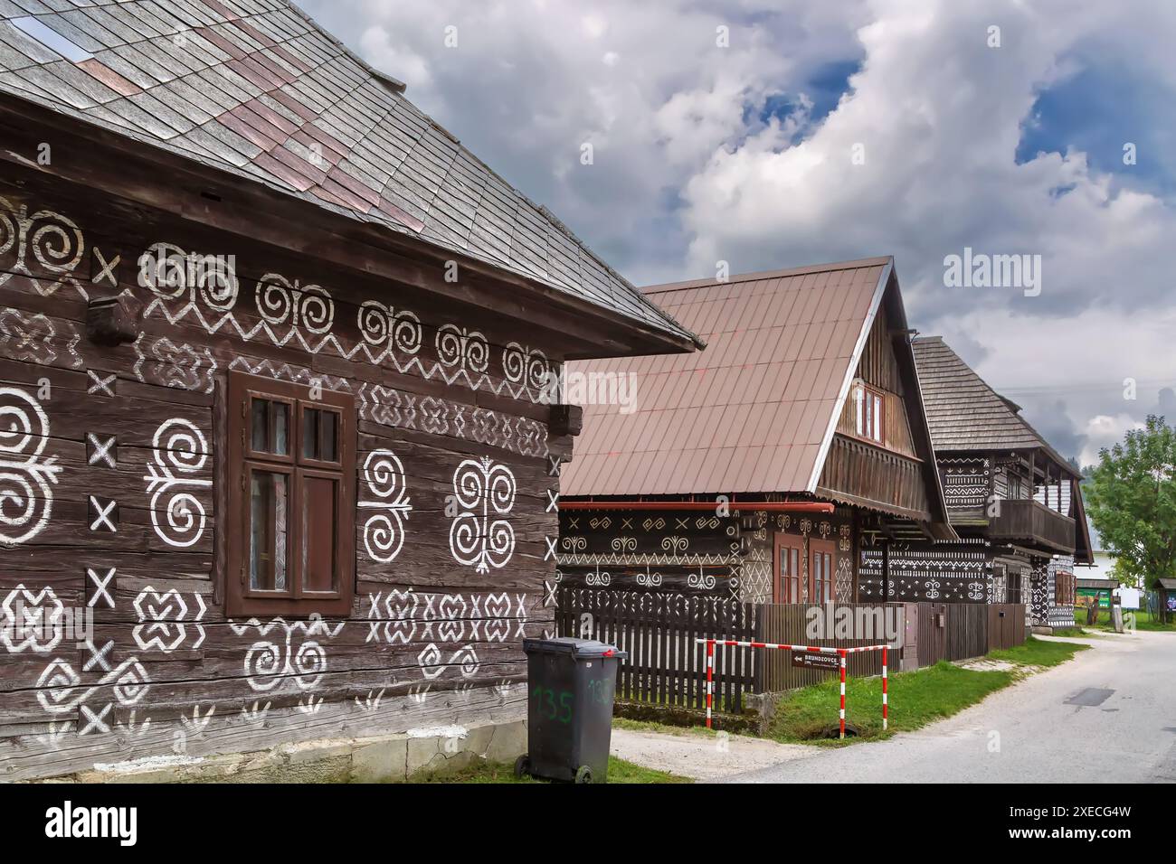 Wooden folk architecture hi-res stock photography and images - Alamy