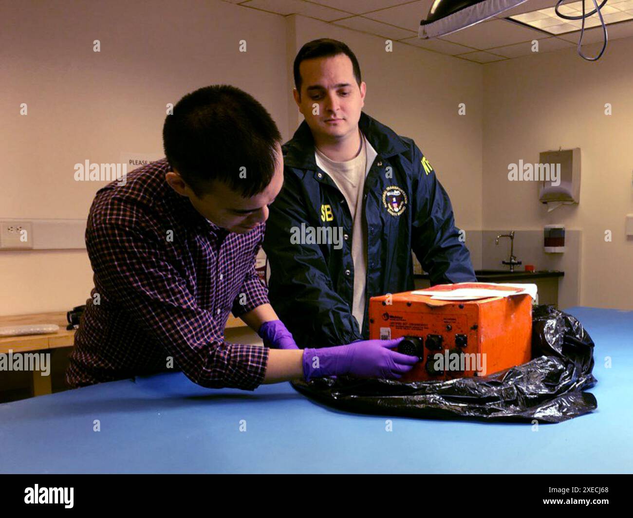 Ntsb lab hi-res stock photography and images - Alamy