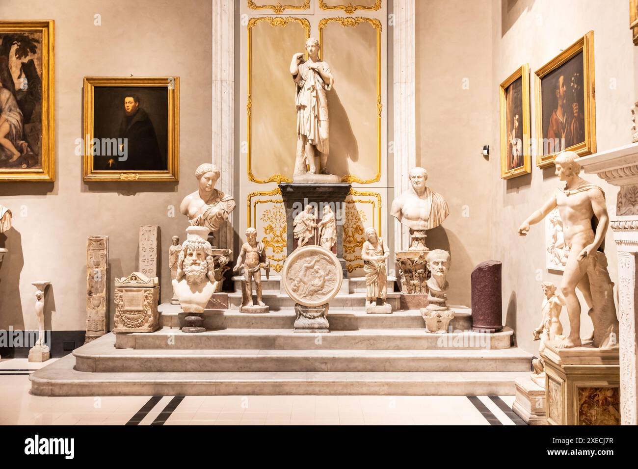 Antique art museum interior Stock Photo - Alamy