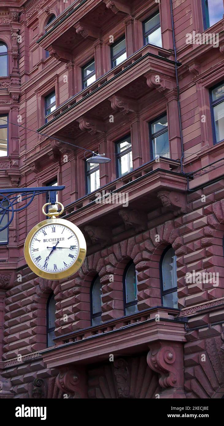 Hamburg clock hi-res stock photography and images - Alamy