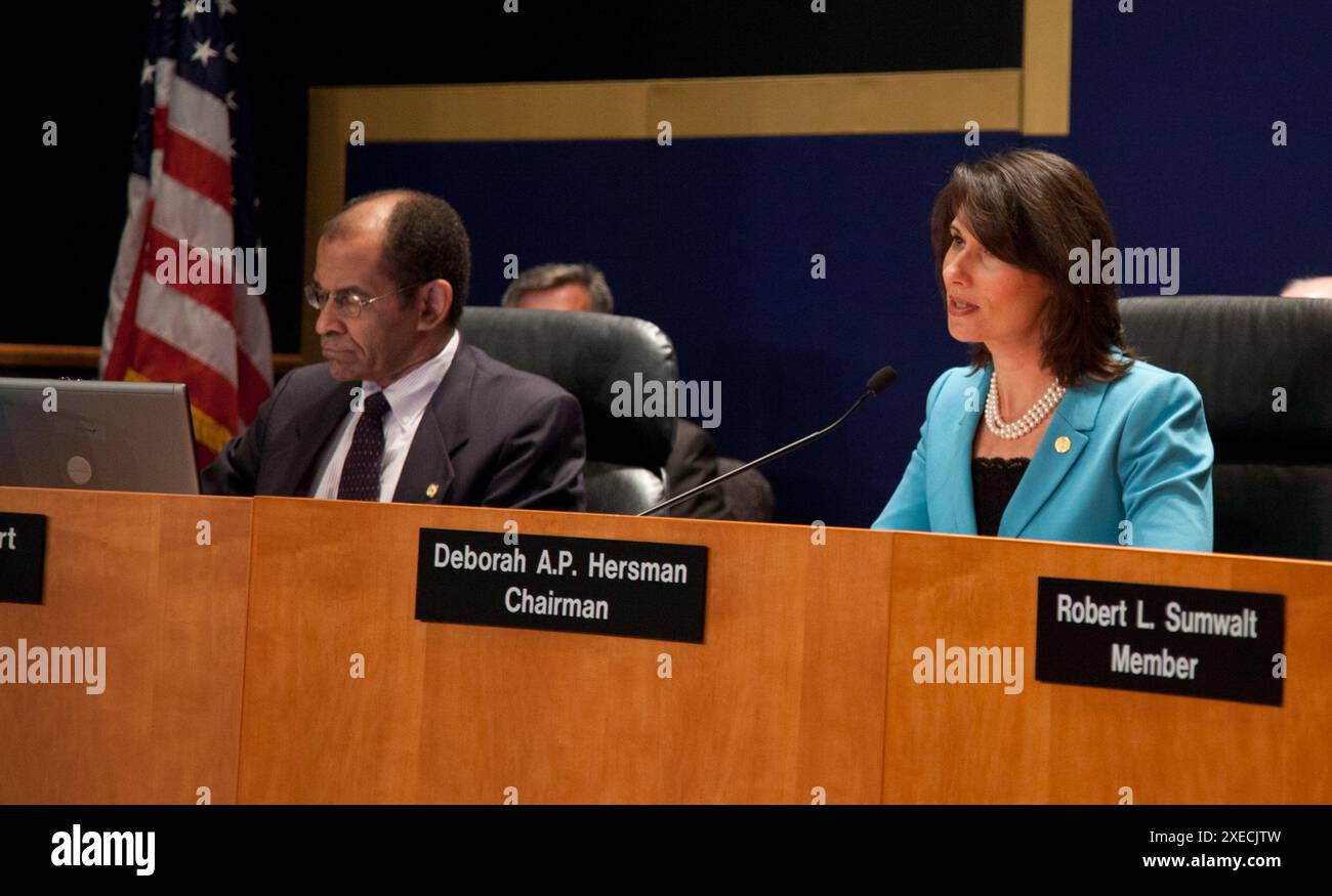 Chairman Hersman delivers opening remarks at the 787 battery fire ...