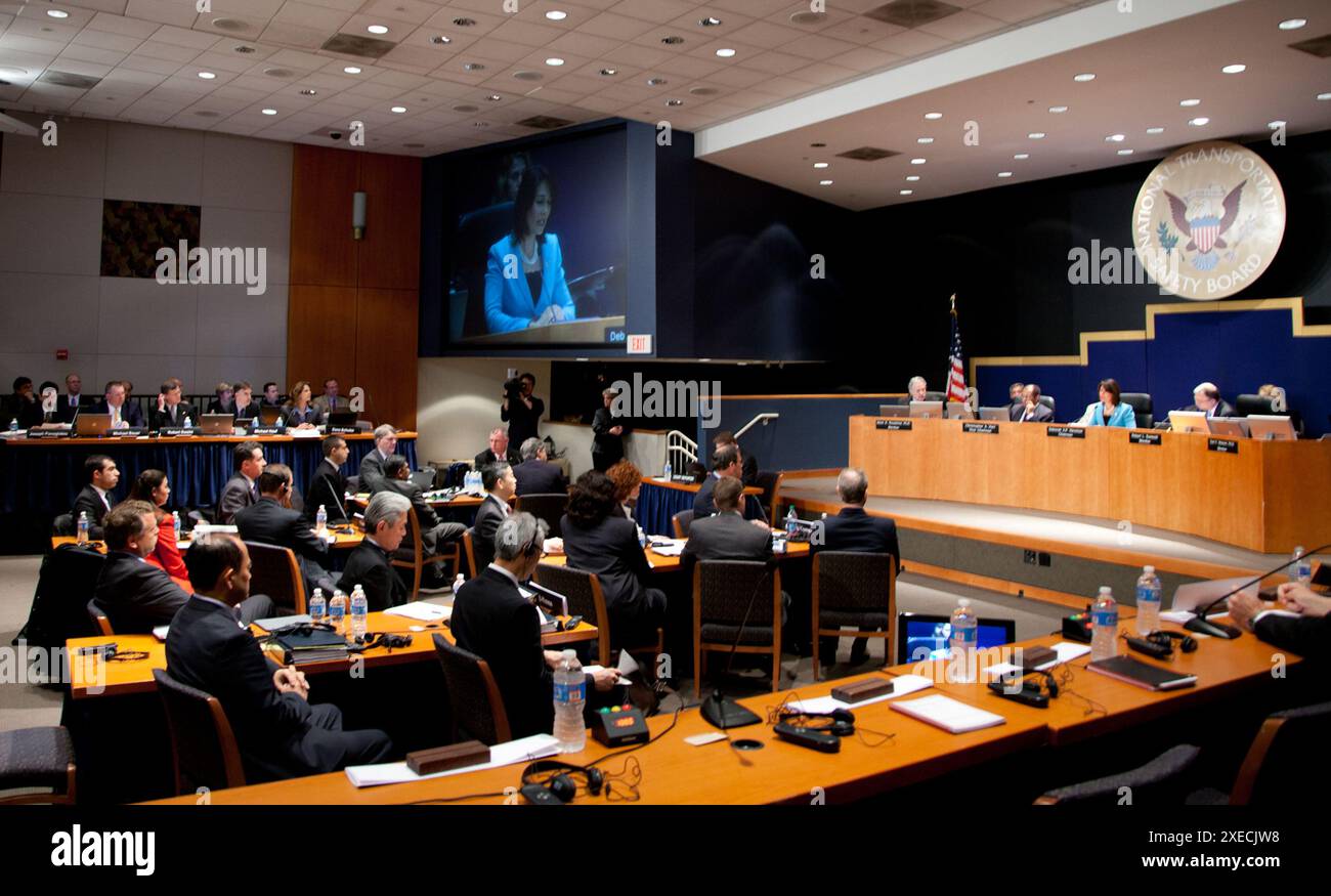 The NTSB convenes 787 battery fire investigative hearing. Boeing 787 ...