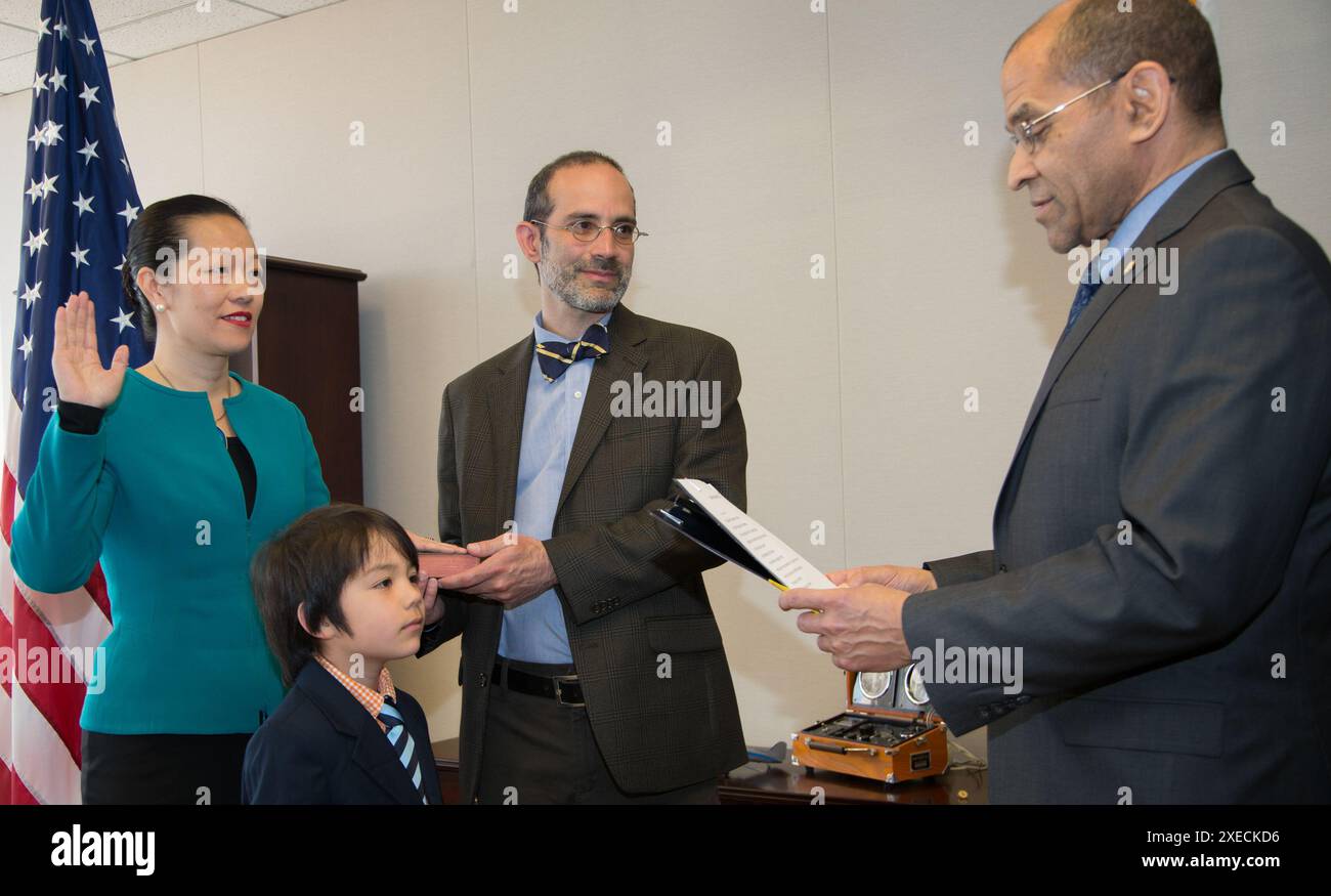 Christopher dinh hi-res stock photography and images - Alamy