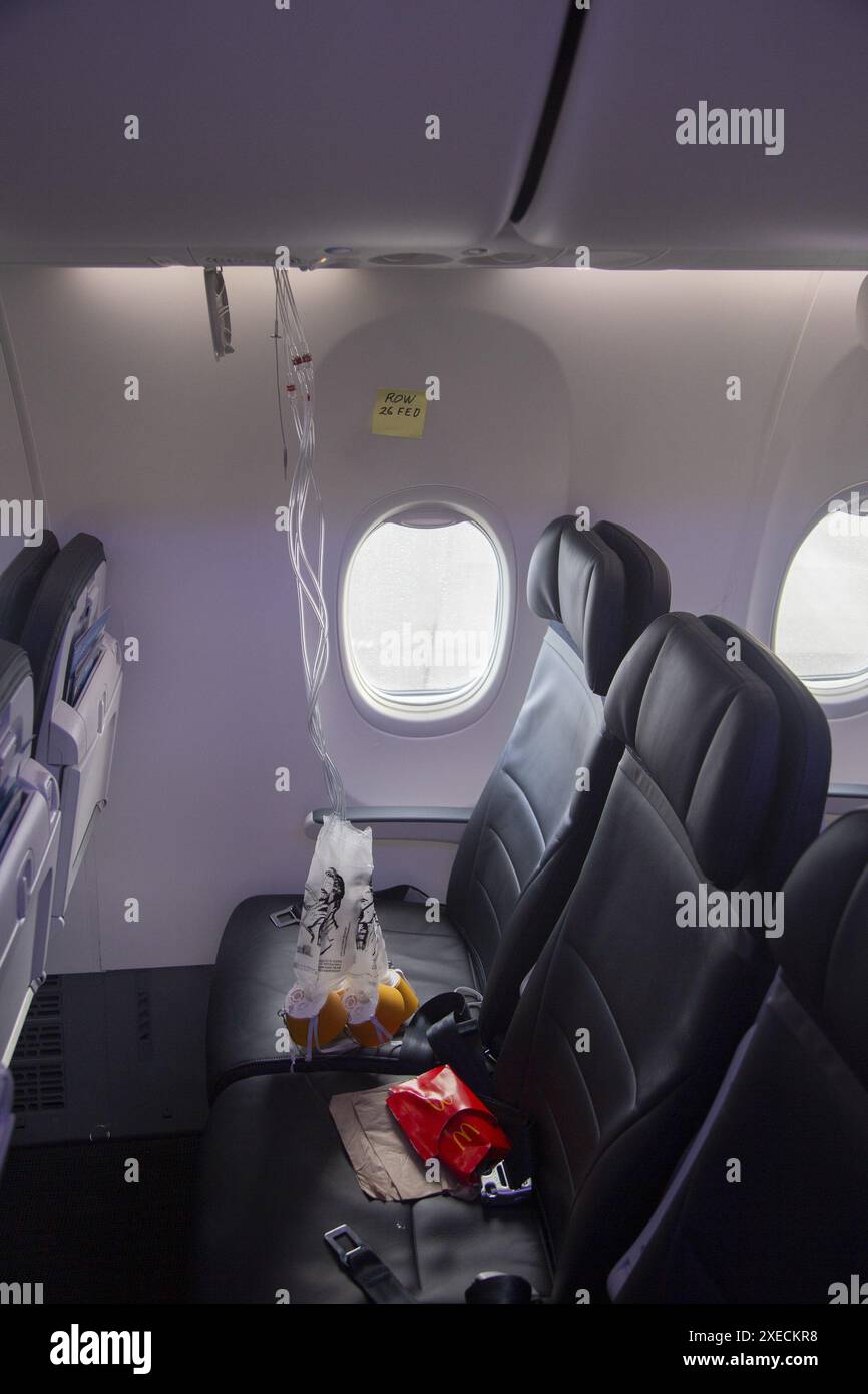 Alaska airlines flight 1282 hi-res stock photography and images - Alamy