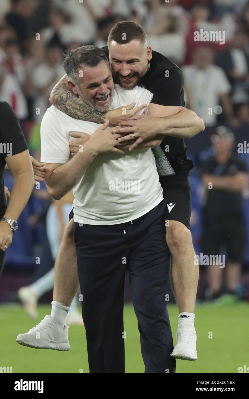 David webb football coach hi-res stock photography and images - Alamy