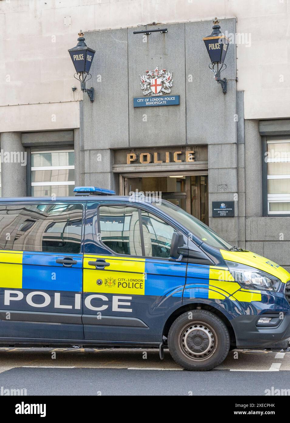 Metropolitan police london logo hi-res stock photography and images - Alamy
