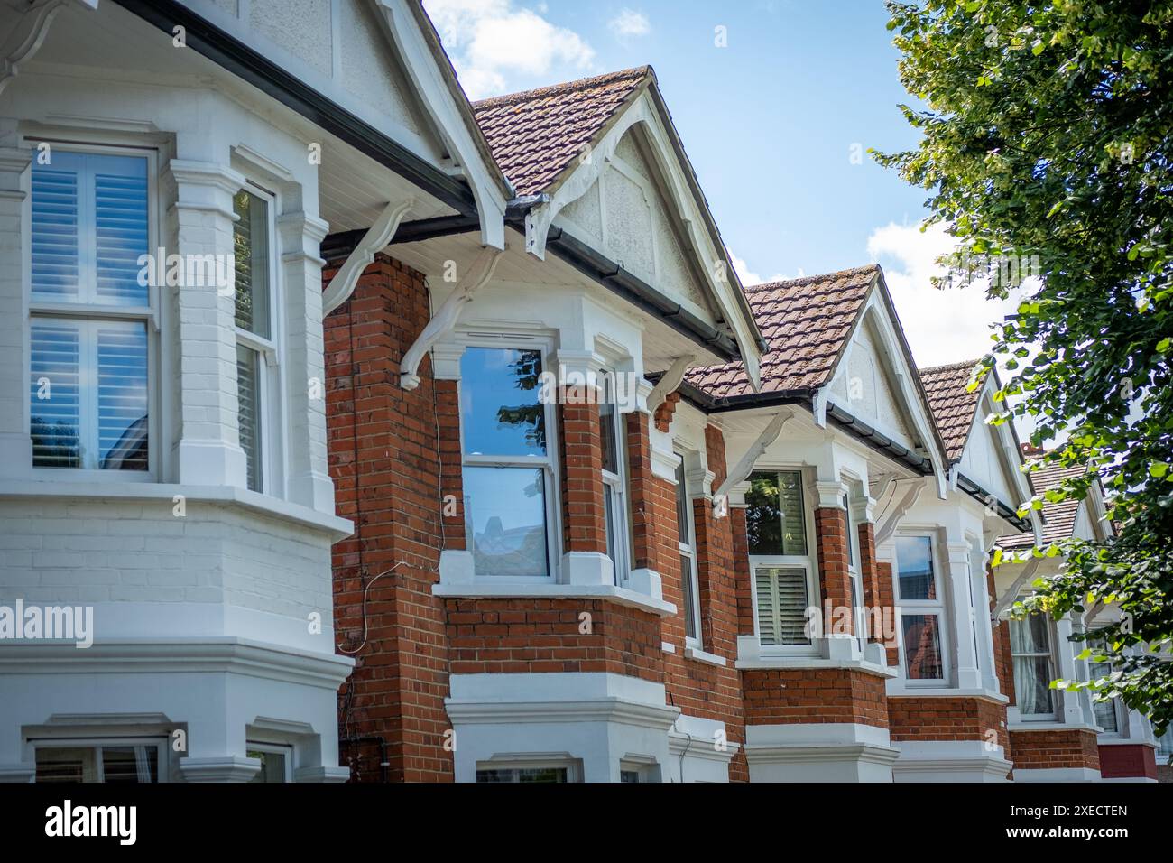 Brick row houses hi-res stock photography and images - Alamy