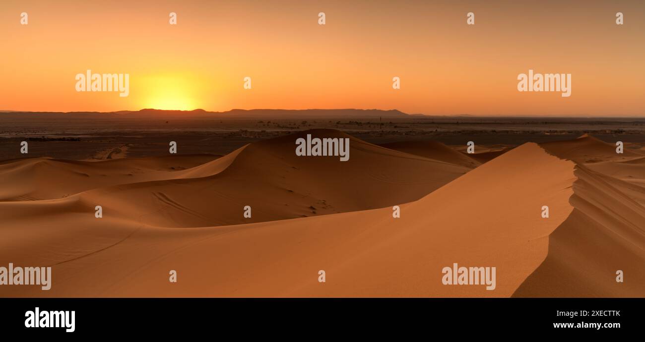 Morocco sand dunes at sunset hi-res stock photography and images - Alamy