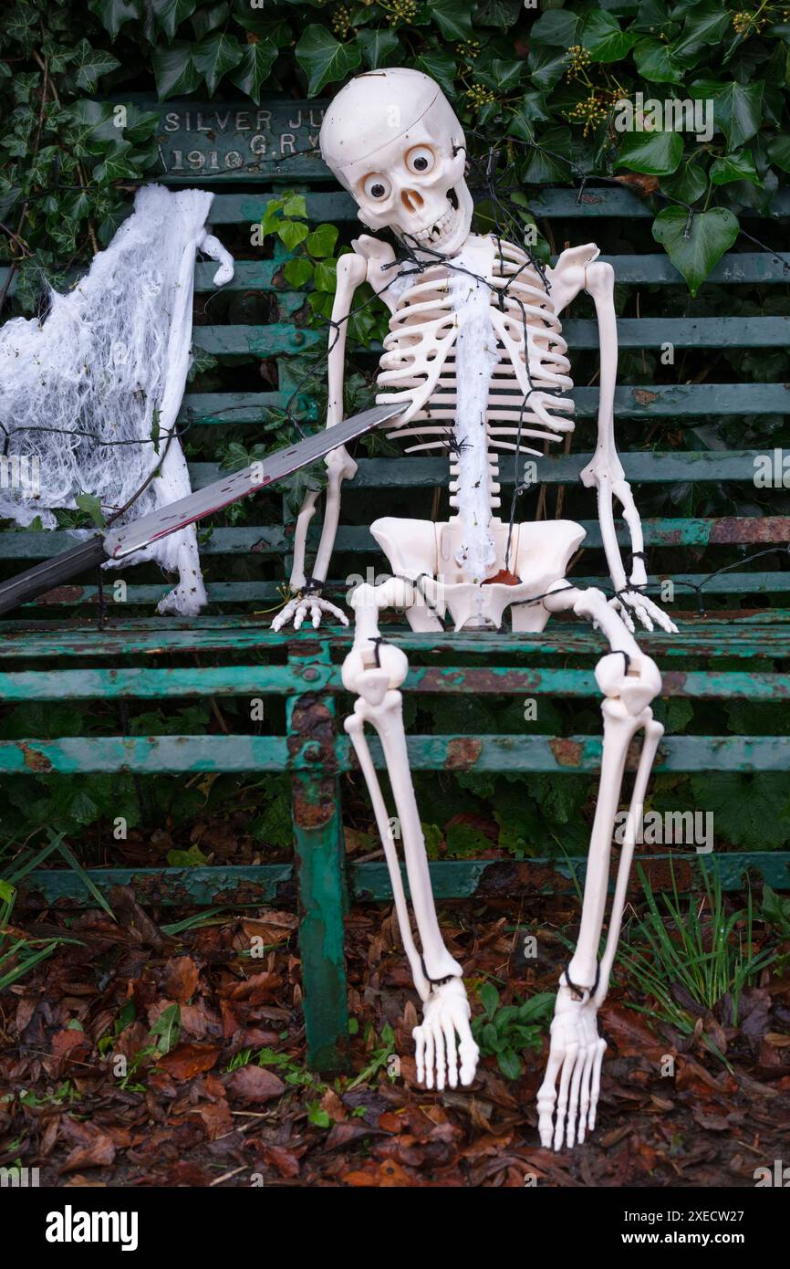Skeleton sitting on bench hi-res stock photography and images - Alamy