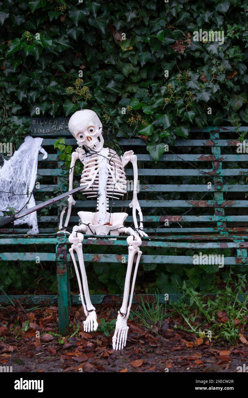 Skeleton sitting on bench hi-res stock photography and images - Alamy