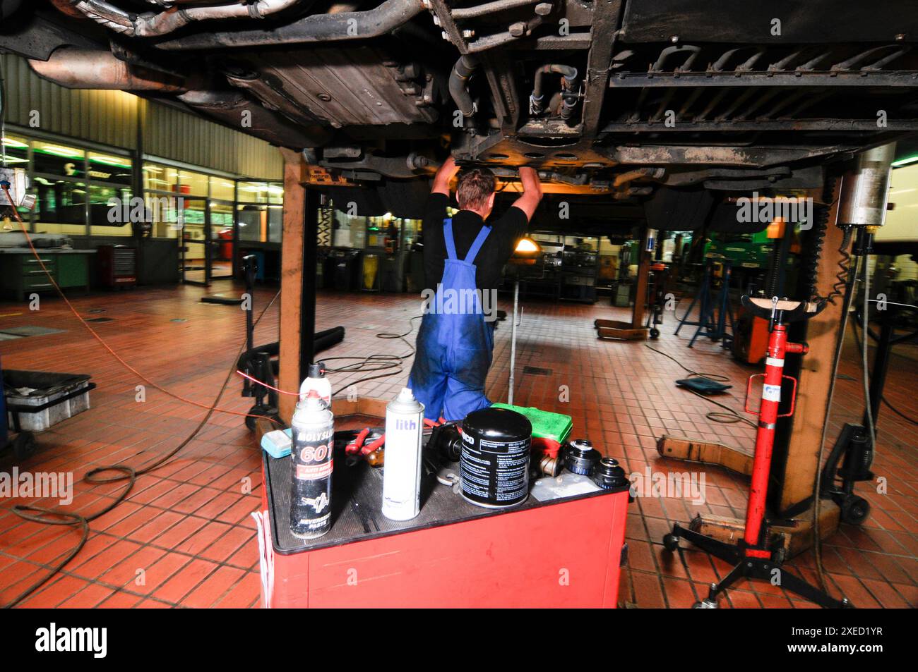 Breakdown vehicles hi-res stock photography and images - Alamy