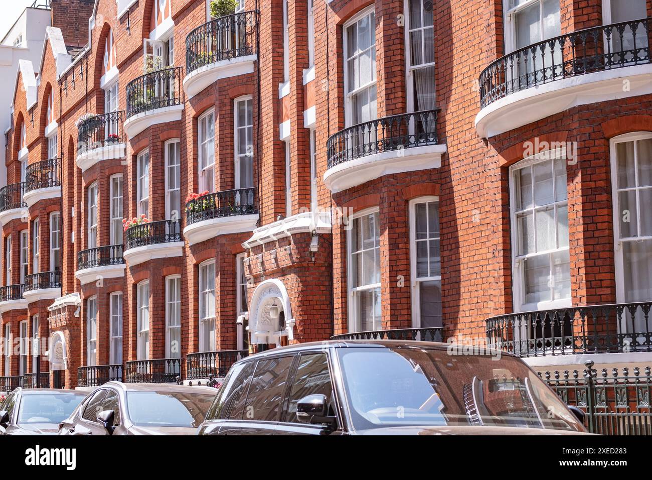 Marylebone London- Luxury red brick mansion buildings Stock Photo - Alamy