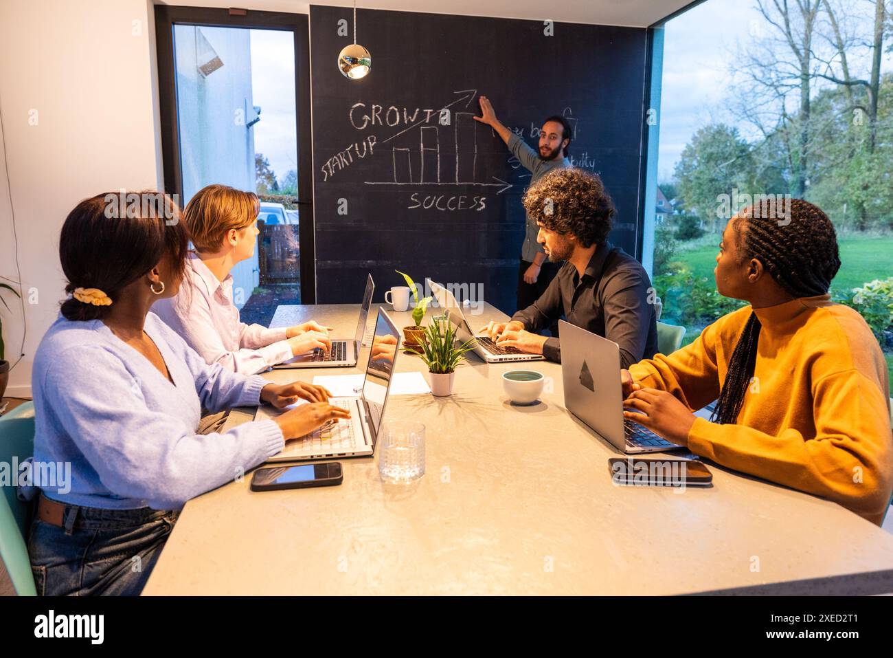 Coworking meeting startup team hi-res stock photography and images - Alamy