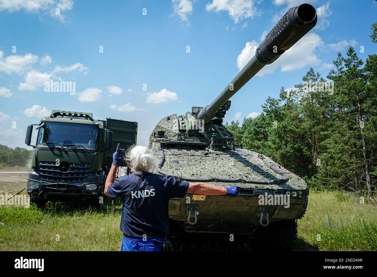 26 June 2024, Saxony-Anhalt, Altengrabow: A new RCH 155 wheeled ...
