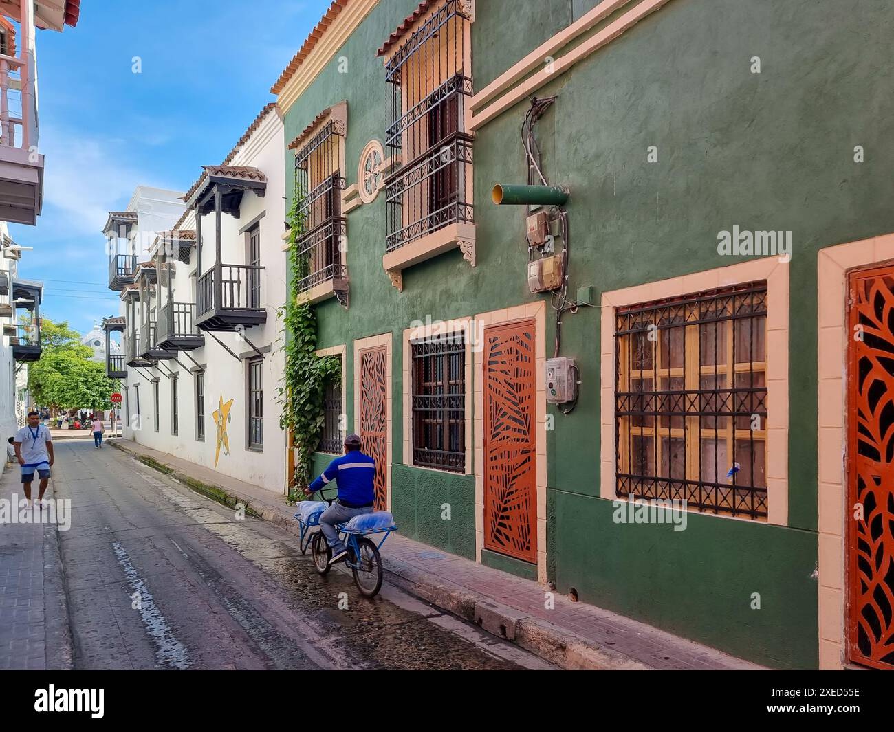 Colombia, Santa Marta, typical downtown streets Stock Photo - Alamy