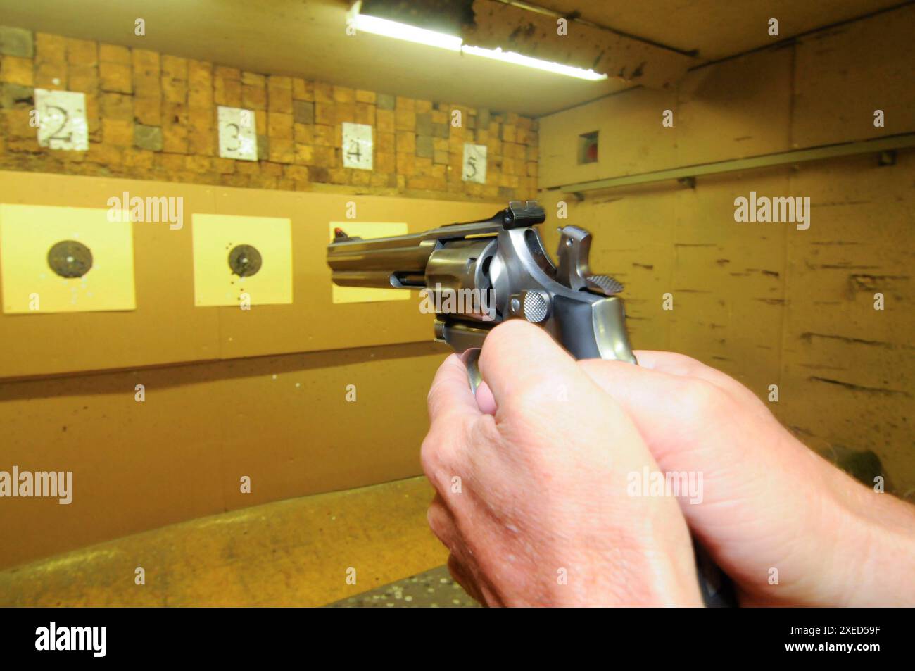 Indoor shooting range hi-res stock photography and images - Alamy